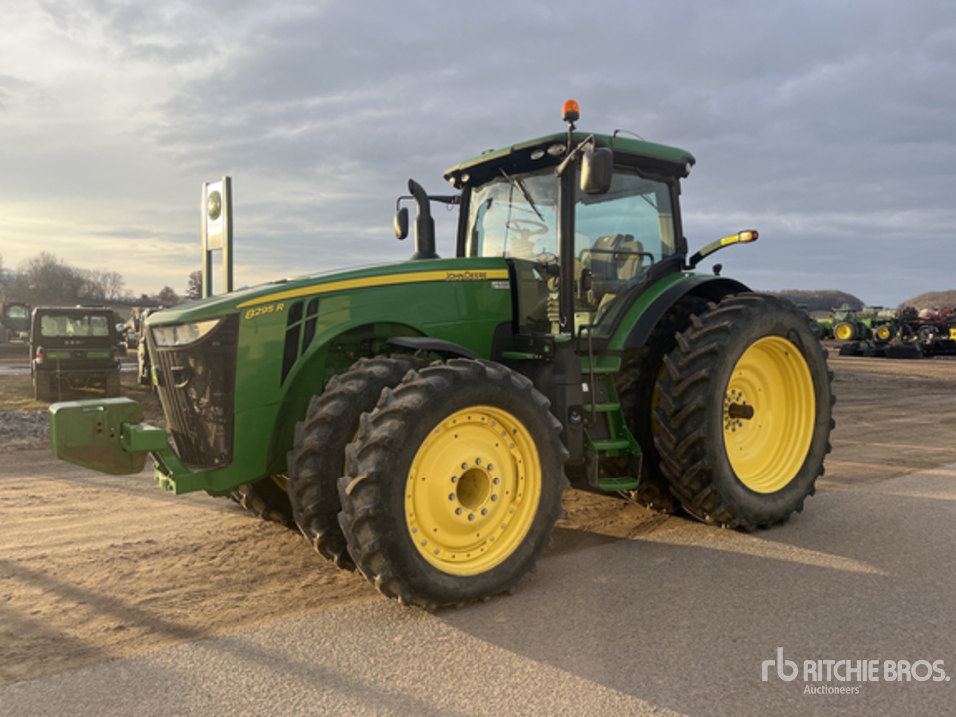 2015 John Deere 8295R 4WD Tractor Agrícola | Ritchie Bros. Auctioneers