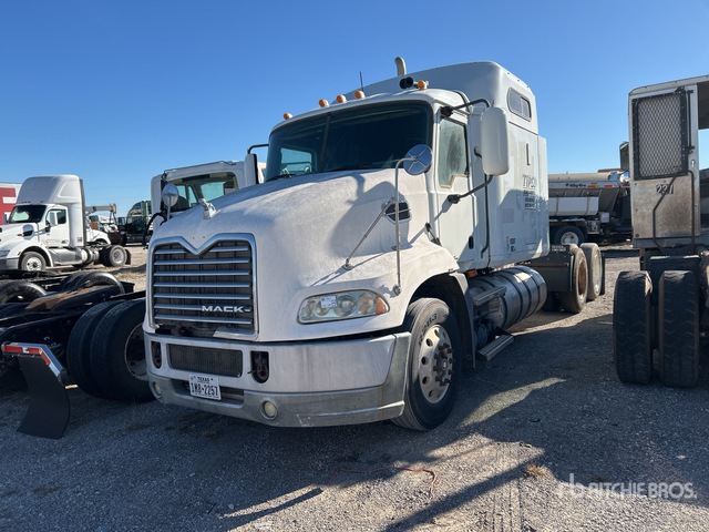 2009 Mack CXU613 Pinnacle 6x4 T/A Sleeper Truck Tractor (Inoperable ...