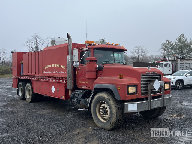2002 Mack RD688S 6x4 Fuel and Lube Truck in Stephenson, Virginia ...