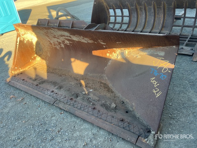 112 in Q/C Side Dump Wheel Loader Bucket | Ritchie Bros. Auctioneers