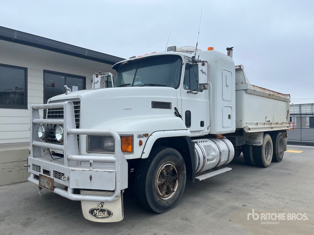 1994 Mack CHR688RST 6x4 T/A Camión dumper | Ritchie Bros. Auctioneers