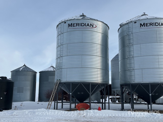 Meridian 1805 +/- 4800 bu 5 Ring Hopper Trémie à grains | Ritchie Bros ...