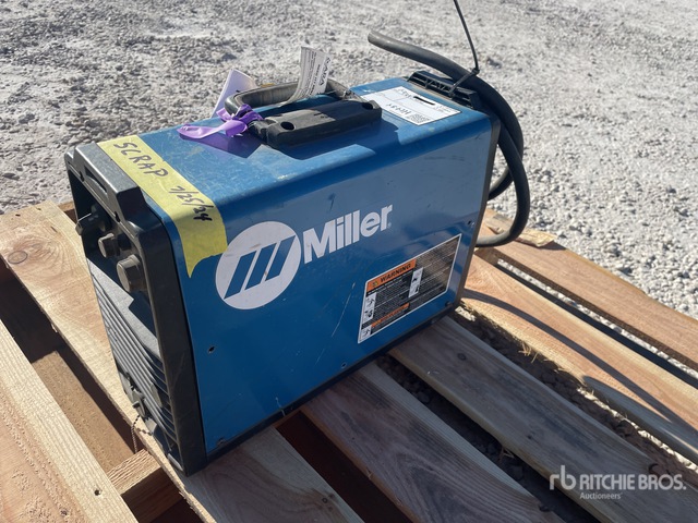 2010 Miller CST-280 280 A Stick Soudeuse | Ritchie Bros. Auctioneers