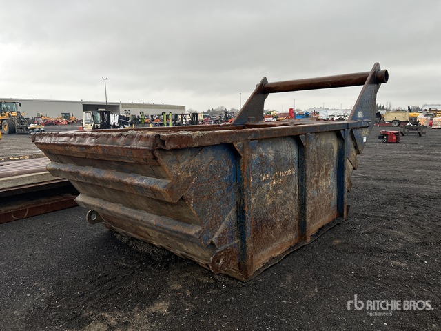 United Rental 12 CY Bedding Box | Ritchie Bros. Auctioneers