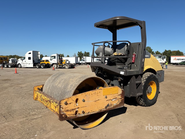 2010 Volvo SD70D Smooth Drum Compactor | Ritchie Bros. Auctioneers