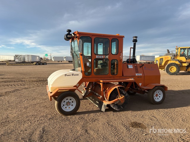 2016 Broce KR350 Self-Propelled Broom | Ritchie Bros. Auctioneers