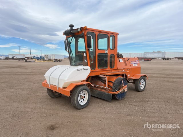 2017 Broce RCT350 Self-Propelled Broom | Ritchie Bros. Auctioneers