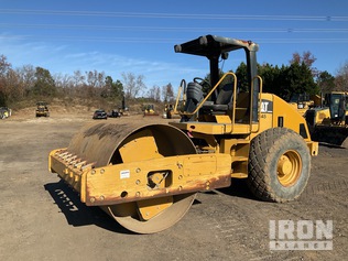2007 Cat CS-533E Smooth Drum Compactor in Elm City, North Carolina ...
