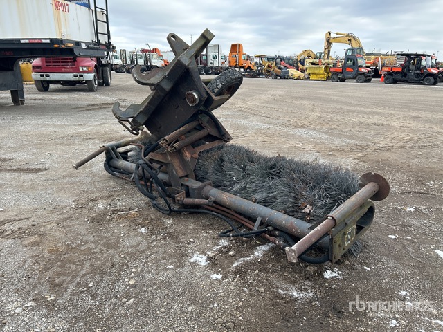 Balderson BIT-HBQ 92 in Broom Attachment | Ritchie Bros. Auctioneers