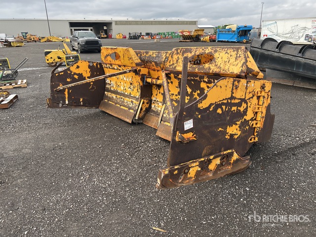 Expandable 11 ft - 18 ft Snow Pusher - Fits Wheel Loader | Ritchie Bros ...