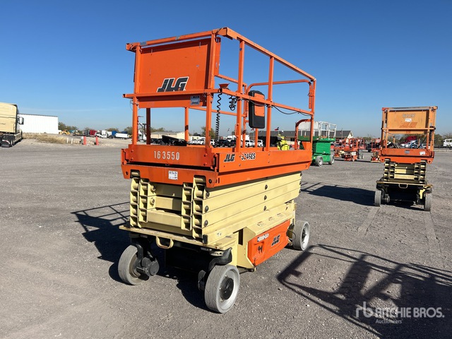 2017 JLG 3246ES Electric Scissor Lift | Ritchie Bros. Auctioneers