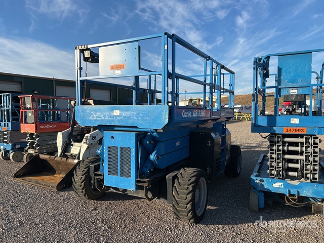 2017 Genie GS3390RT 4x4 Dual Fuel Scissor Lift | Ritchie Bros. Auctioneers