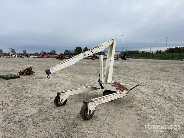 Hyd Manual Shop Compact Crane | Ritchie Bros. Auctioneers