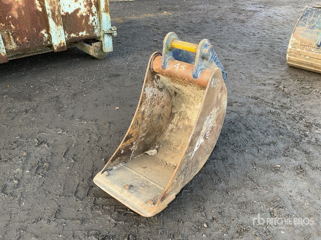 Strickland 430 mm Excavator Bucket | Ritchie Bros. Auctioneers