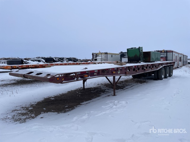 Peerless 48 ft Tri/A Flatbed Oilfield Trailer | Ritchie Bros. Auctioneers