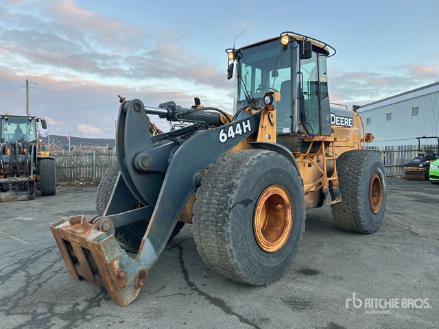 2001 John Deere 644H Wheel Loader | Ritchie Bros. Auctioneers