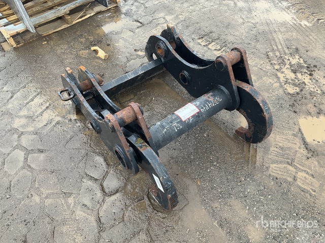 24 in Wheel Loader Quick Coupler - Fits Cat 930 and 420 | Ritchie Bros ...