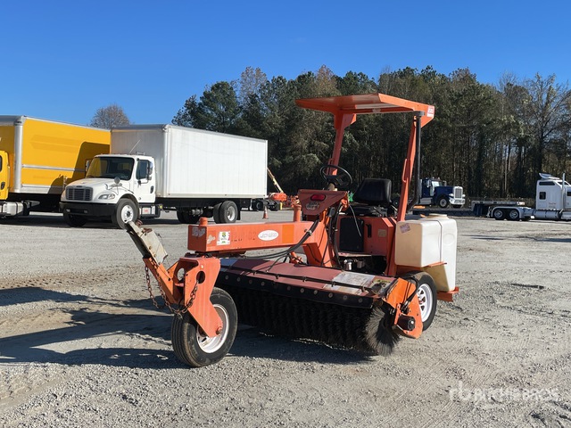 2007 Lay-Mor 8HC Self-Propelled Broom | Ritchie Bros. Auctioneers