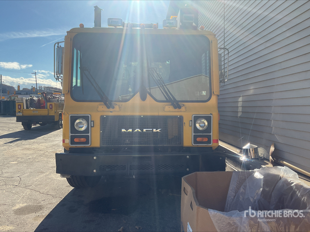 2005 Mack MR688S Paint Striping Truck in Pittsburgh, Pennsylvania ...