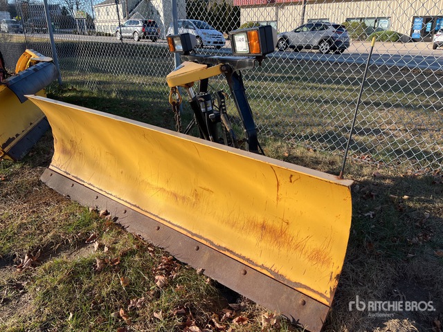 Fisher Minute Mount 2 8 ft Pala para nieve | Ritchie Bros. Auctioneers