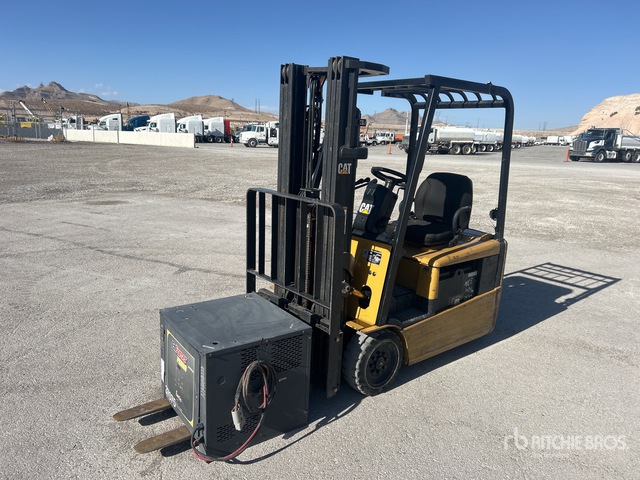 2003 Cat EP16KT 2750 lb Electric Forklift | Ritchie Bros. Auctioneers