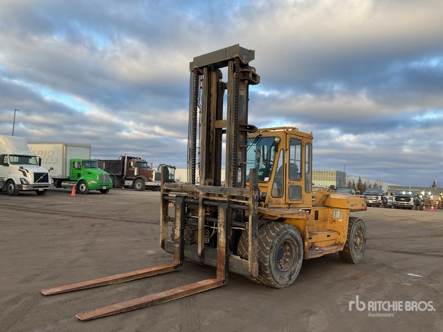 Cat DP150 29600 lb Pneumatic Tire Forklift | Ritchie Bros. Auctioneers