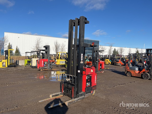 2001 Raymond EASI R40TT 4000 lb 36V Single Reach Truck | Ritchie Bros ...
