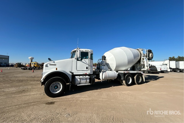 2014 Kenworth W900 8x4 Mixer Truck | Ritchie Bros. Auctioneers