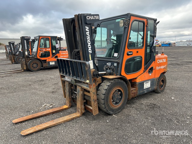 2018 Doosan D45S-7 9100 lb Pneumatic Tire Forklift | Ritchie Bros ...