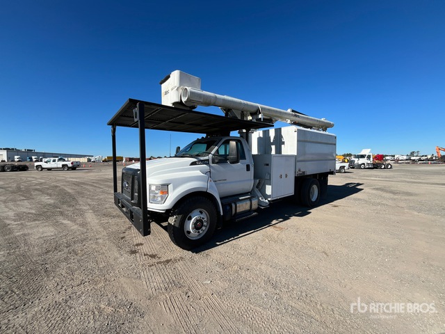 2021 Altec LR8-56 56 ft on 2022 Ford F-750 4x2 Forestry Camion nacelle | Ritchie Bros. Auctioneers