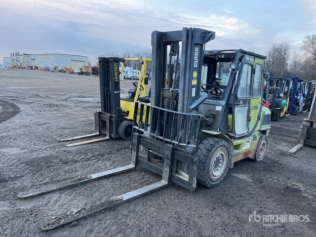 2006 Clarke CMP-50-SL 9040 lb Pneumatic Tire Forklift (Inoperable ...