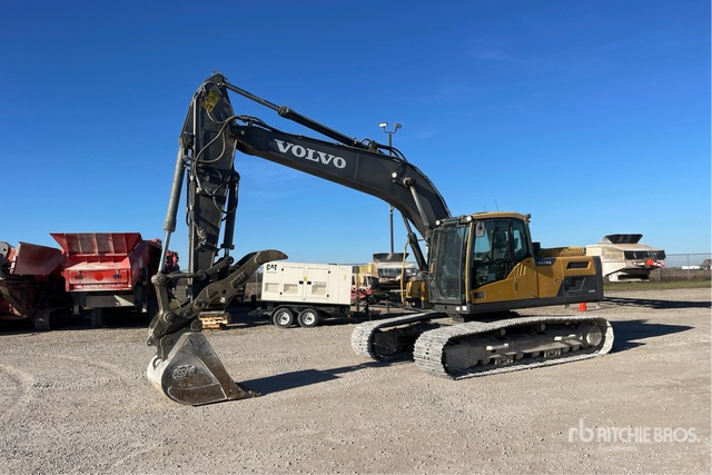 2015 Volvo EC220 DL Tracked Excavator | Ritchie Bros. Auctioneers