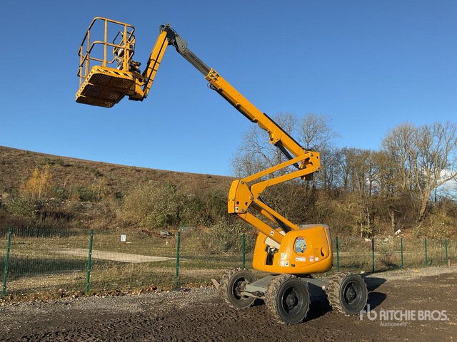 2005 Haulotte HA16PX 4WD Diesel Articulating Boom Lift | Ritchie Bros. Auctioneers