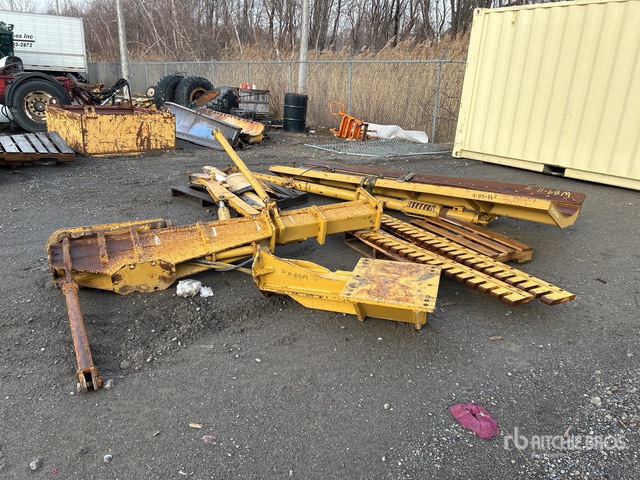Motor Grader Snow Wing - Fits CAT 140M3 | Ritchie Bros. Auctioneers