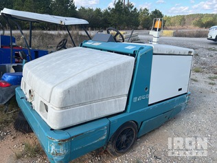 2006 Tennant 6600 Ride-On Floor Sweeper (Inoperable) in Alcolu, South ...
