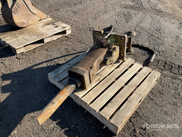 Atlas Copco SB 452 Q/C Hydraulic Breaker | Ritchie Bros. Auctioneers