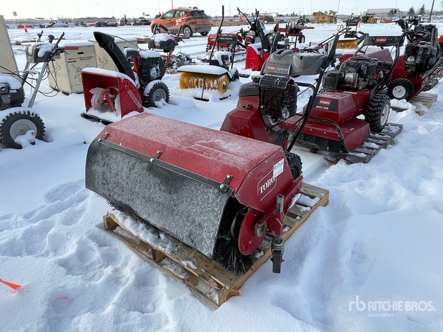 Toro 38700 Walk-Behind Balais motorisés | Ritchie Bros. Auctioneers