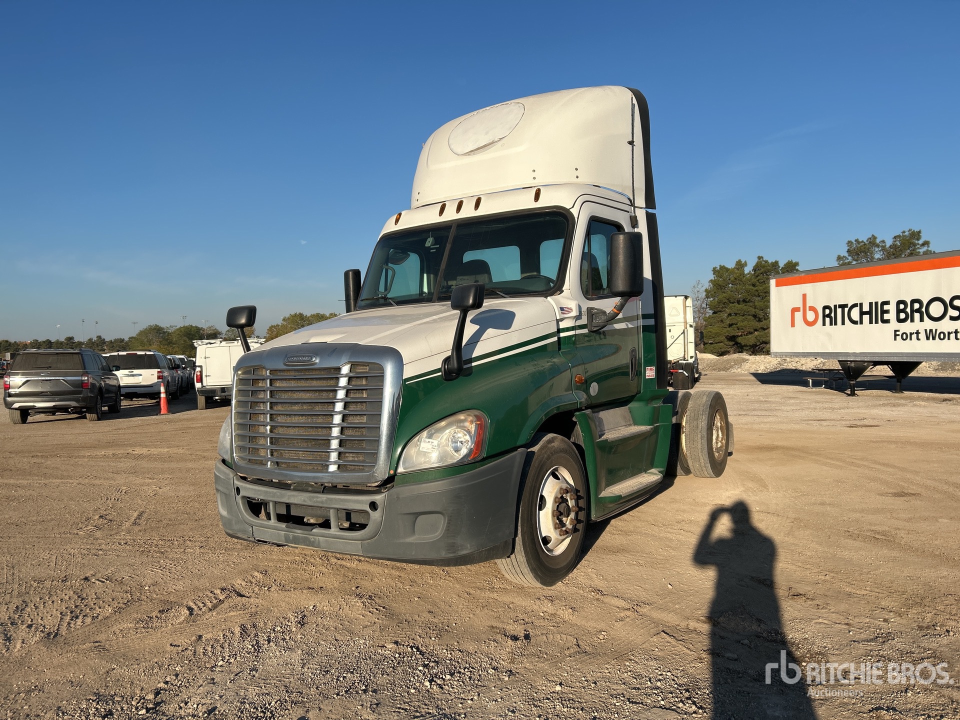 2015 Freightliner Cascadia 125 4x2 Cabeza Tractora Cabina Corta ...