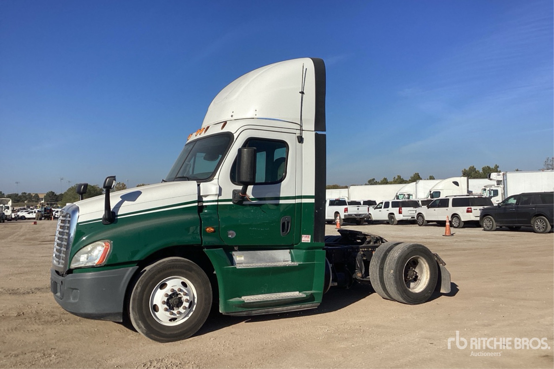 2015 Freightliner Cascadia 125 4x2 Cabeza Tractora Cabina Corta ...