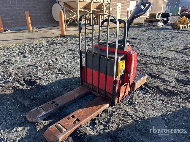 2006 Raymond 8400 6000 lb Electric Pallet Jack | Ritchie Bros. Auctioneers