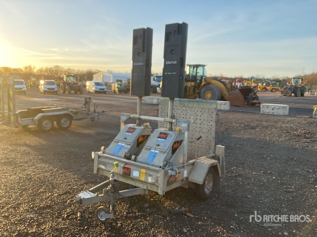 Quantity of (2) Pike Signals Traffic Light | Ritchie Bros. Auctioneers
