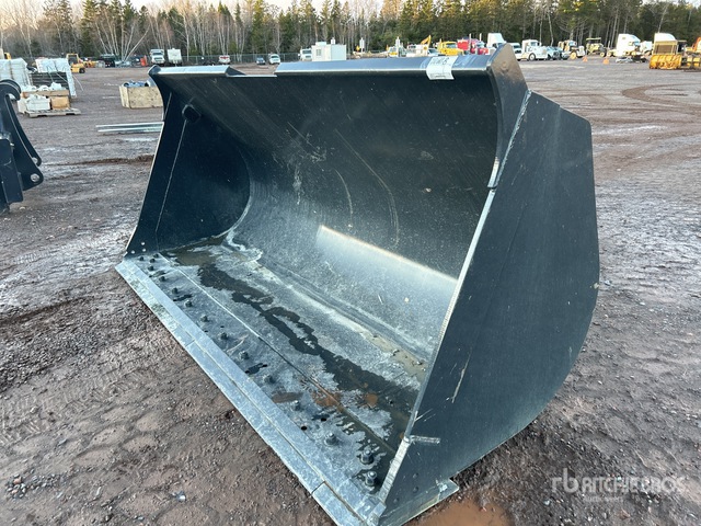 LiuGong 114 in Wheel Loader Bucket | Ritchie Bros. Auctioneers