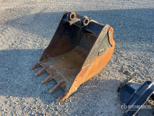 Cat 36 in Digging Rear Backhoe Bucket - Fits Cat 450 | Ritchie Bros ...
