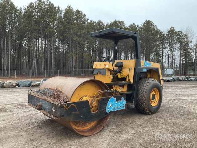 Bomag BW 213D-2 Smooth Drum Compactor | Ritchie Bros. Auctioneers