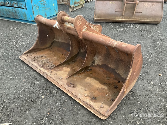 MST 2450 mm Cleanup Excavator Bucket | Ritchie Bros. Auctioneers