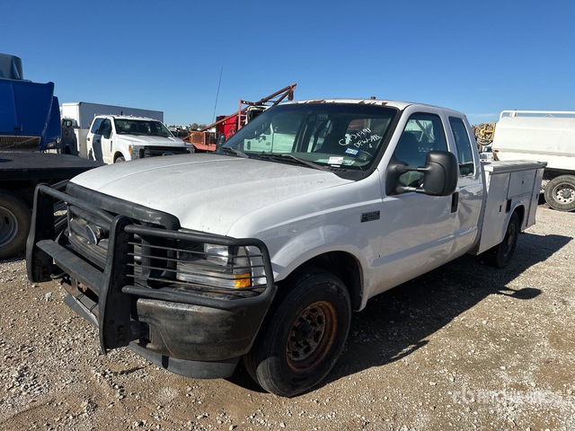 2003 Ford F-250 XL 4x2 Extended Cab Utility Truck (Inoperable ...