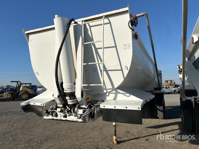 1999 Reliance 26 ft T/A End Dump Trailer | Ritchie Bros. Auctioneers