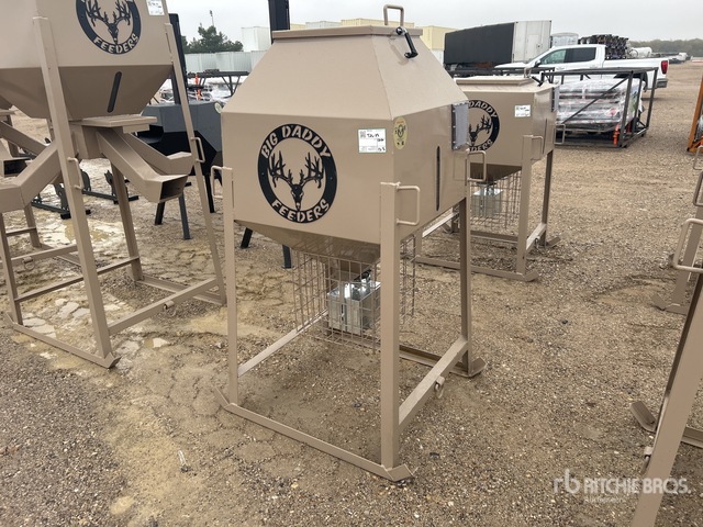 Big Daddy Feeders 700 LB Solar Deer Feeder w/ Timer (Unused) | Ritchie ...