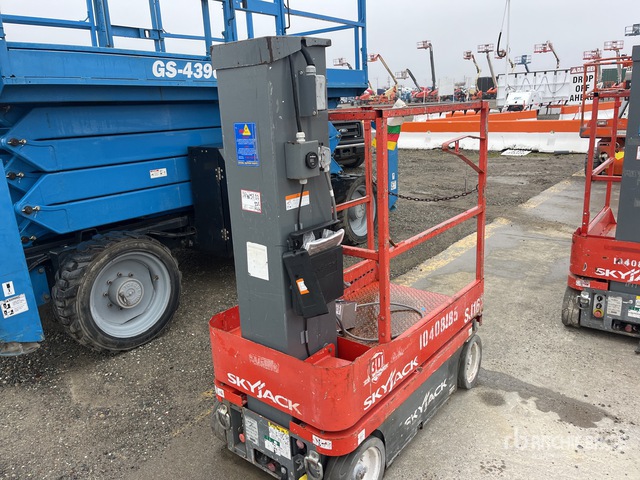 2016 Skyjack SJ16 Vertical Mast Lift | Ritchie Bros. Auctioneers