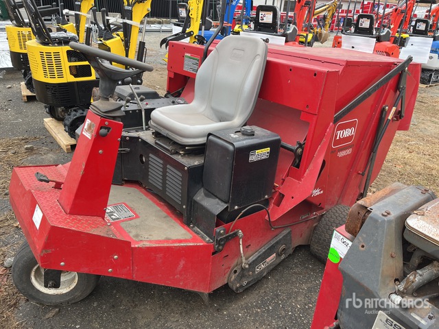 Toro 4800 Turf Sweeper (Inoperable) | Ritchie Bros. Auctioneers